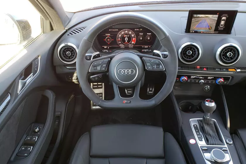 Recenzia testovacej jazdy Audi RS3 z roku 2019: Štyri dvere, jedna jazda 79060_15