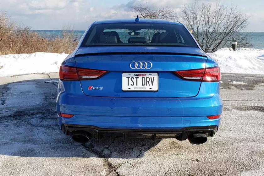 2019 Audi RS3 Test Drive-ის მიმოხილვა: ოთხი კარი, ერთი დახეული გასეირნება 79060_5