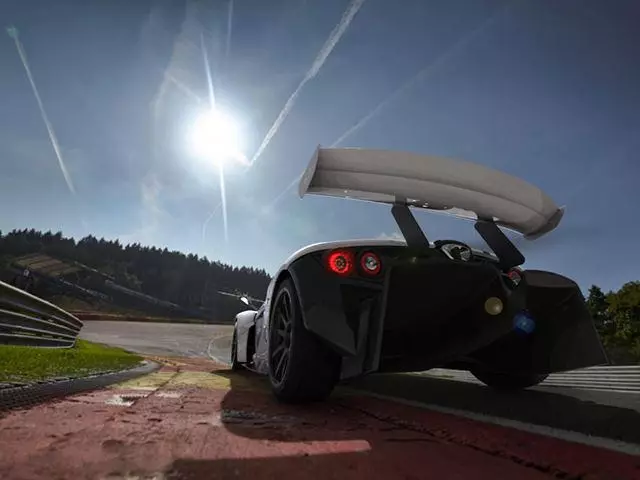 En bilprodusent du aldri har hørt om retter seg mot Nurburgring-rekorden 79096_1