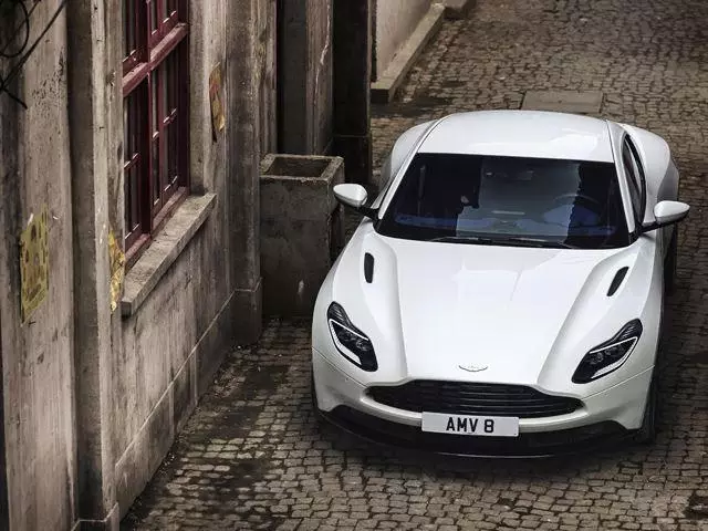 AMG V8-പവേർഡ് ആസ്റ്റൺ മാർട്ടിൻ DB11 എത്തി 79160_6