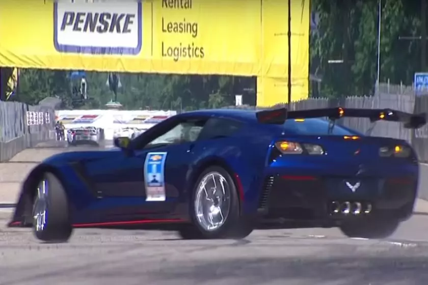 Автомобилската несреќа на Corvette ZR1 Pace заработи милиони на Chevy во експозиција 79292_2