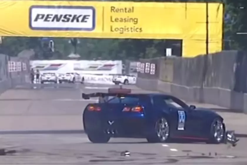 Corvette ZR1 Pace Car Crash vydělal Chevy miliony v expozici 79292_3