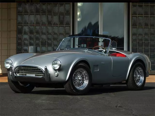 Jak dziwne jest to, że Shelby 289 Cobra z 1965 roku ma automat? 7942_1