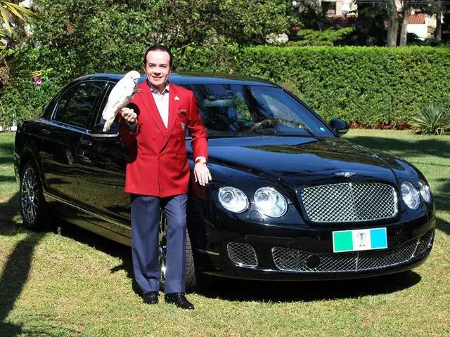 Inspirado nos faraós, esquisito brasileiro enterra seu Bentley 79481_1