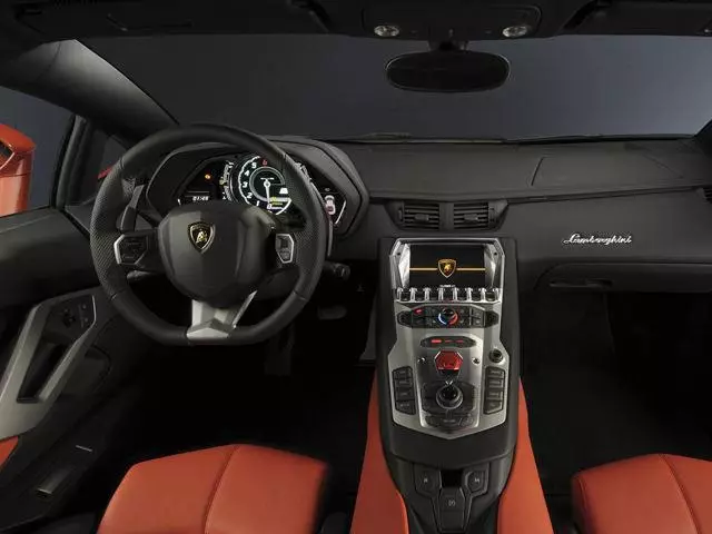 Lamborghini Aventador ықтимал өрт қаупі бар ма? 79499_5