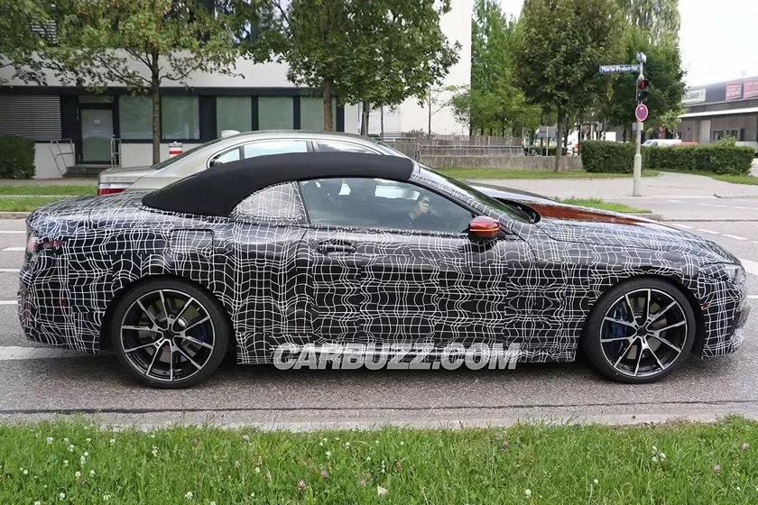 BMW 8 سیریز کنورٹیبل بڑے انکشاف سے پہلے ننگے پکڑے گئے۔ 79676_5