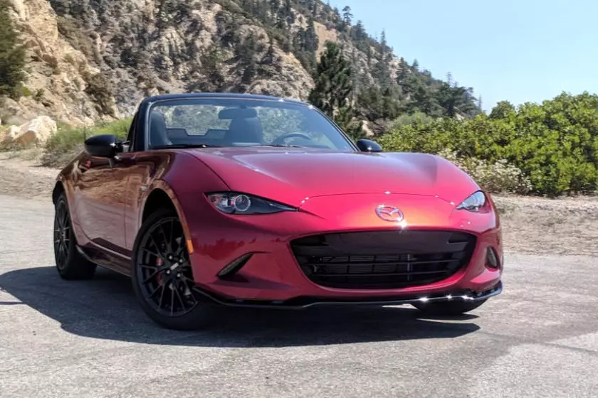 Waa kan sida Mazda ay si degan ugu badbaadisay miisaan ka badan 2019 MX-5 Miata 79734_1