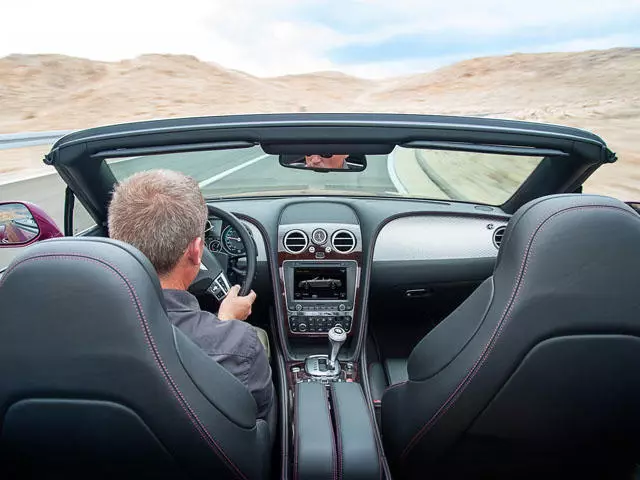 Bentley phát hành xe chuyển đổi tốc độ GT mới 79750_2