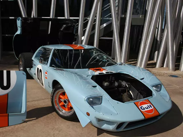 Bukan Satu, tapi Dua Ford GT40 Dilelang di Monterey 79799_1