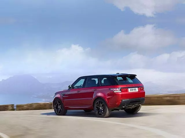 Roubáronse motores Jaguar Land Rover por valor de 3,75 millóns de dólares en minutos 79903_3