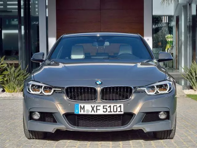 ایک آل الیکٹرک BMW 3 سیریز Tesla ماڈل 3 کا مقابلہ کرنے کے لیے آ رہی ہے۔ 79967_1