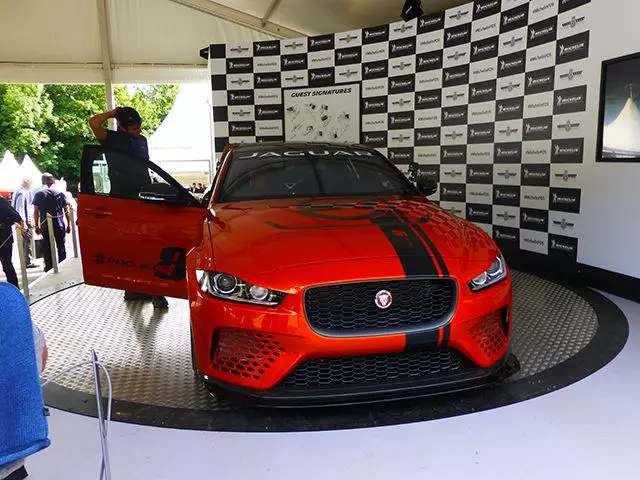 Jaguar Yakanyanya Simba Mugwagwa Motokari Inotaridzika Kutyisa Musimbi 79987_1