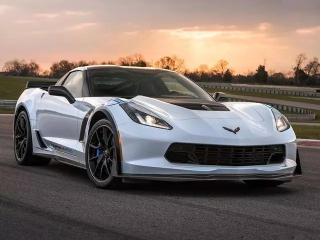 Chevrolet Corvette je zľavnený o 10 percent k americkým narodeninám 80401_1