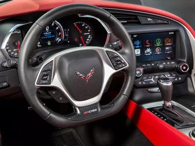 Chevrolet Corvette ຖືກຫຼຸດ 10 ເປີເຊັນສໍາລັບວັນເກີດຂອງອາເມລິກາ 80401_2