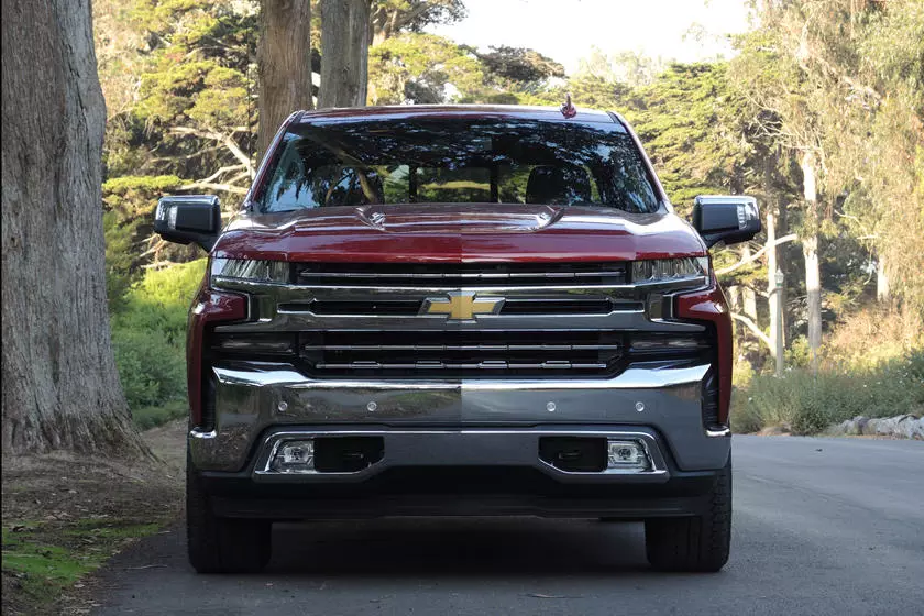 ការពិនិត្យឡើងវិញនៃការធ្វើតេស្តសាកល្បង Chevrolet Silverado 1500 ឆ្នាំ 2018: ប្រកាន់ខ្ជាប់នូវរូបមន្តបុរាណ 8071_2