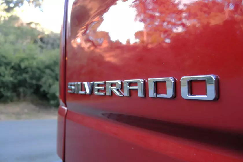 ការពិនិត្យឡើងវិញនៃការធ្វើតេស្តសាកល្បង Chevrolet Silverado 1500 ឆ្នាំ 2018: ប្រកាន់ខ្ជាប់នូវរូបមន្តបុរាណ 8071_37