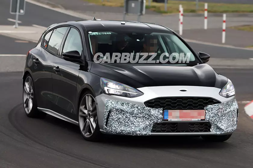 Дар ин ҷо як назар беҳтар ба манъшудаи Ford Focus ST аст 80721_1