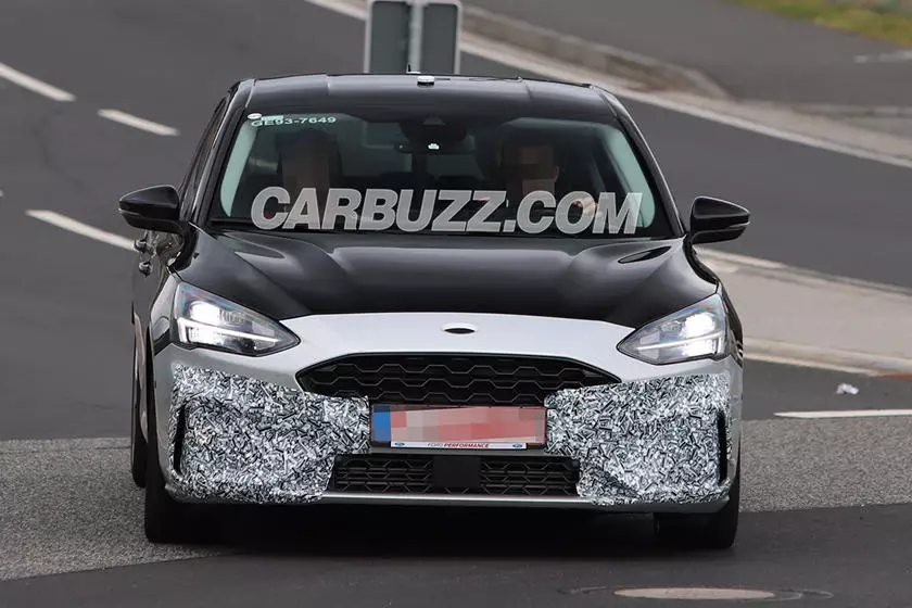 Štai geriau pažvelkite į uždraustą „Ford Focus ST“. 80721_2