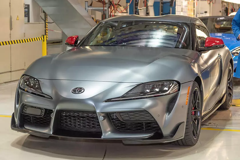 Первая Toyota Supra 2020 года сходит с конвейера 80730_1