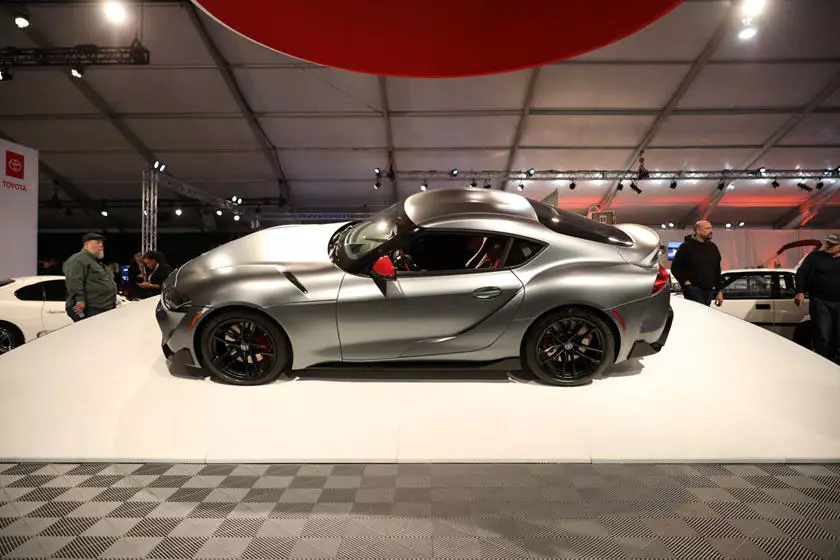 Första 2020 Toyota Supra rullar av linjen 80730_10