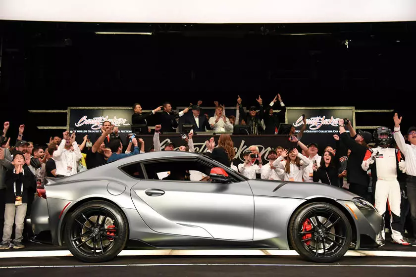 Första 2020 Toyota Supra rullar av linjen 80730_7