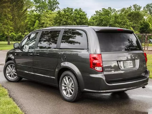 Chrysler Ṣe ayẹyẹ Ọdun 30 ti Bọọlu afẹsẹgba Mama Minivans 80834_3