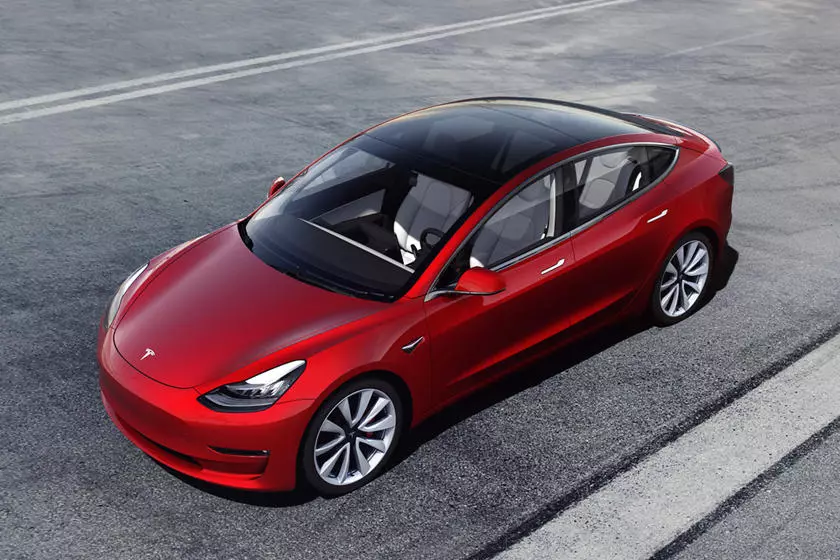 Hackers-ku waxay ku guulaystaan Tesla Model 3 ka dib markii ay soo bandhigeen cilladaha Software-ka 80848_4