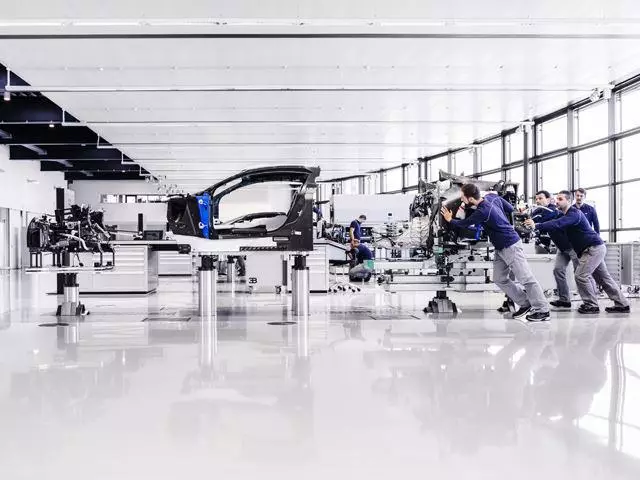 Le processus de production de la Bugatti Chiron est incroyablement complexe 81030_4