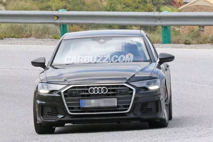 Το 2019 Audi S6 παρατήρησε να λυγίζει τους μύες του χωρίς καμουφλάζ 81134_2