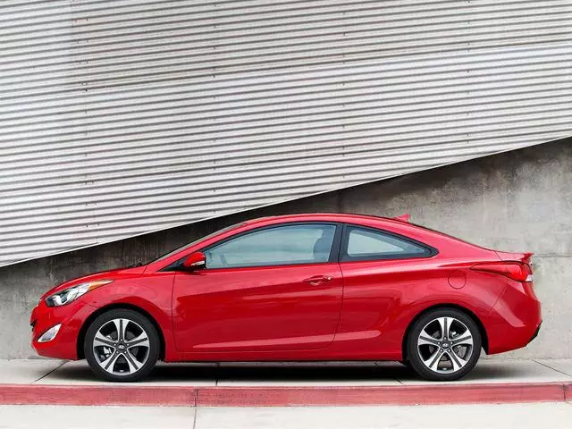 Hyundai Elantra Coupe लाई अलविदा भन्नुहोस् 81201_2