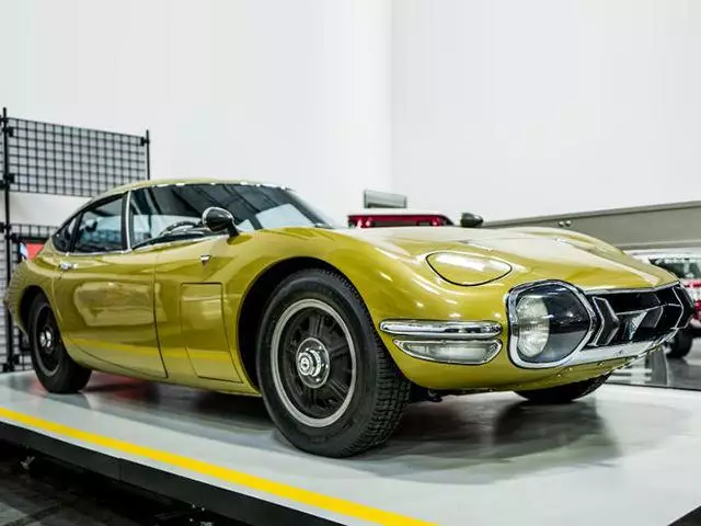 Tässä salaisessa Toyota-museossa on koskemattomia esimerkkejä ainutlaatuisista autoista 81306_1