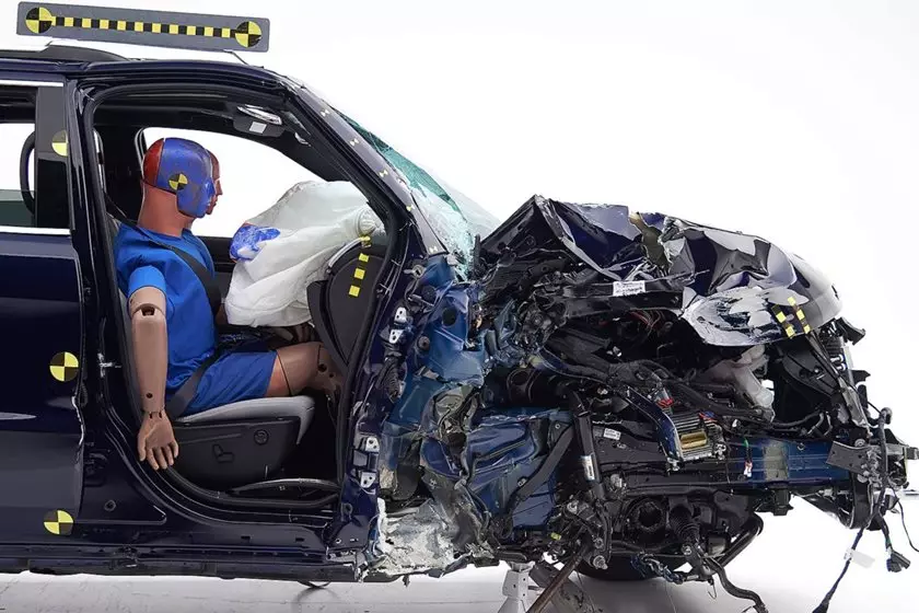 Jeep Grand Cherokee, Ford Explorer Fail Passenger-Side Crash Test 81441_1