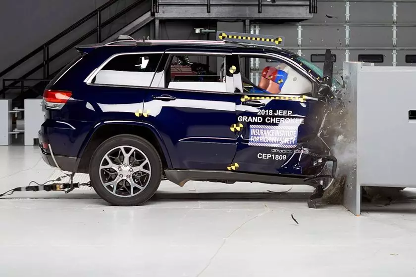 Jeep Grand Cherokee, Ford Explorer Fail Passenger-Side Crash Test 81441_2