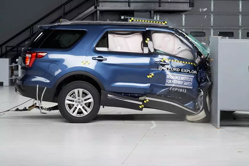 Jeep Grand Cherokee, Ford Explorer Fail Passenger-Side Crash Test 81441_4