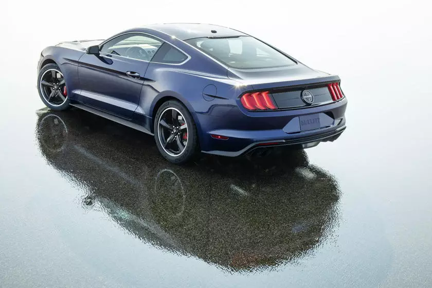 Gök reňk bilen bezelen ýeke-täk “Ford Mustang Bullitt” neşirine göz aýlaň 81484_2