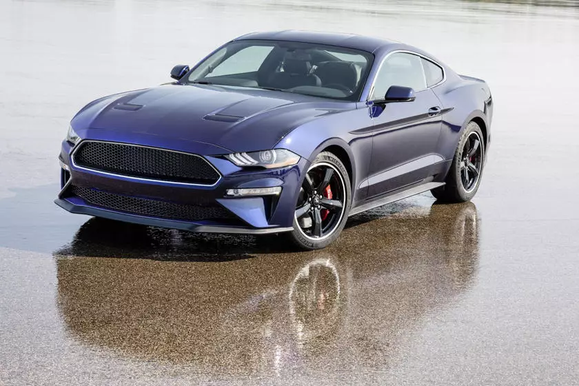 Gök reňk bilen bezelen ýeke-täk “Ford Mustang Bullitt” neşirine göz aýlaň 81484_4