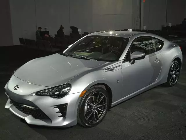 Scion et la FR-S sont mortes : voici la Toyota 86 2017 81514_1