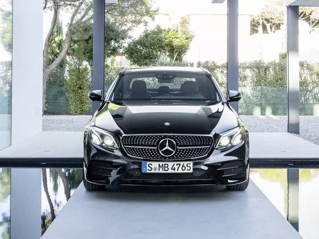 Mercedes-AMG E43 ankommer New York: This Is One Mean Sedan 81544_2