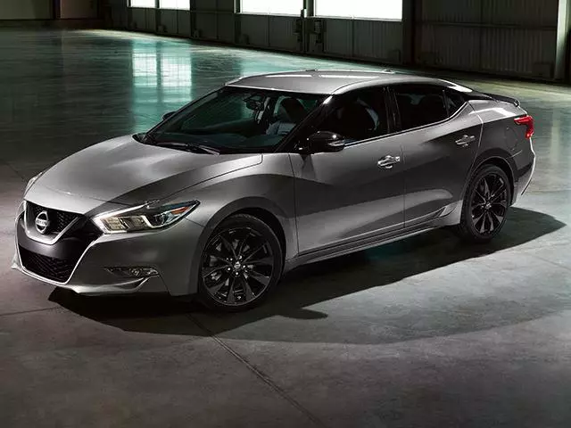 Nissan Bringing Onslaught Of Menacing Models To Chicago 81577_1