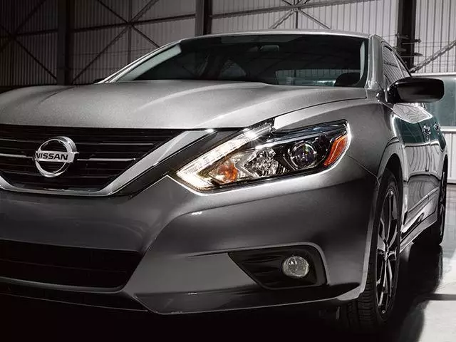 Nissan қауіпті модельдердің шабуылын Чикагоға әкелді 81577_5