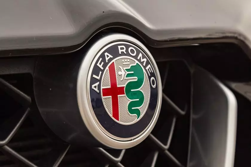 Mapitio ya Hifadhi ya Jaribio la Alfa Romeo Stelvio Quadrifoglio 2018: SUV ya Michezo ya Ndoto Zako 81748_5