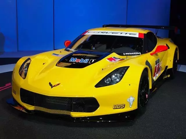 Chevy Corvette C7.R Awọn akopọ kan 5.5-Liter V8 Punch 81803_1