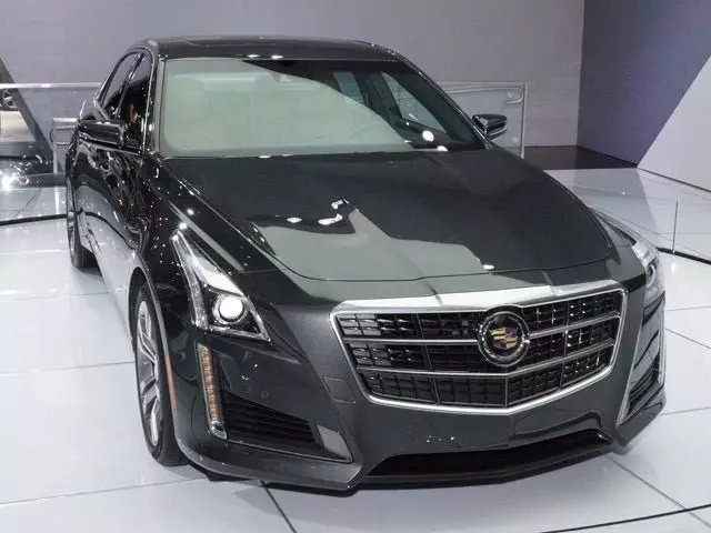 Cadillac алғашқы CTS VSport сыйға тартты 81811_1