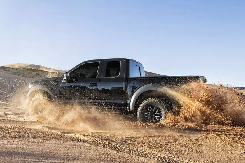 2018 жылғы Ford F-150 Raptor бағасы көтерілді (қайтадан) 81847_3