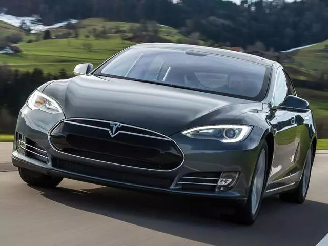 Musk: Hapana Tesla Model S Rangarira muWake ye3 Moto 82046_1