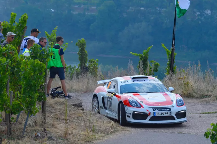 Porsche Cayman GT4 Rally Car vypadá jako čistá blaženost švihání ocasem 82074_2