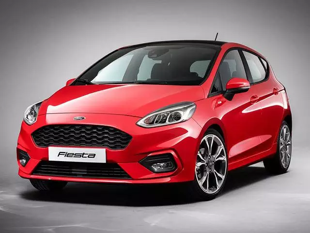 Тамоман нави Ford Fiesta дар ин ҷост ва он нисбат ба мошини иҷораи мошин боҳашаматтар аст 82087_1