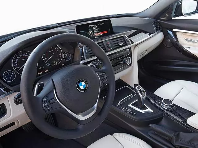 ปฐมกาล G70 เทียบกับ BMW 3 Series: นี่คือวิธีที่ฮุนไดทำให้การต่อสู้ครั้งนี้ยุติธรรม 82128_3