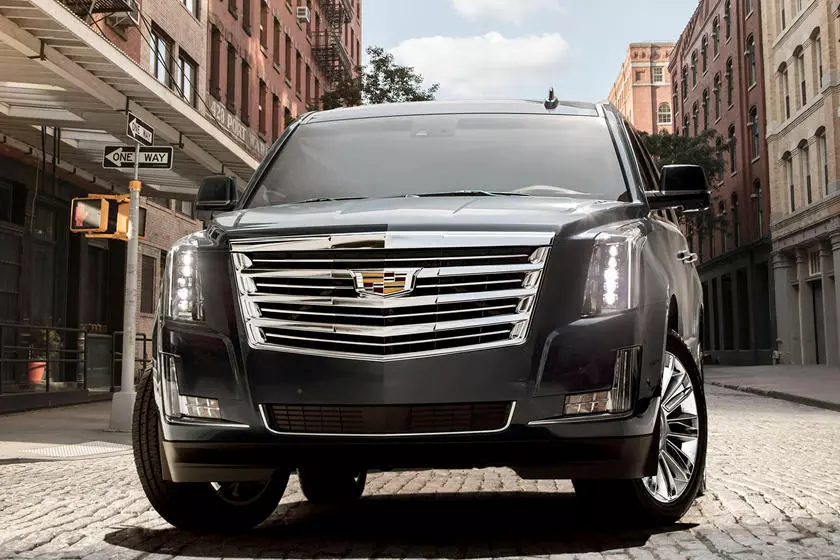 Ọgbọ na-abịa Cadillac Escalade nwere ọkụ ọkụ ọhụrụ 8225_1