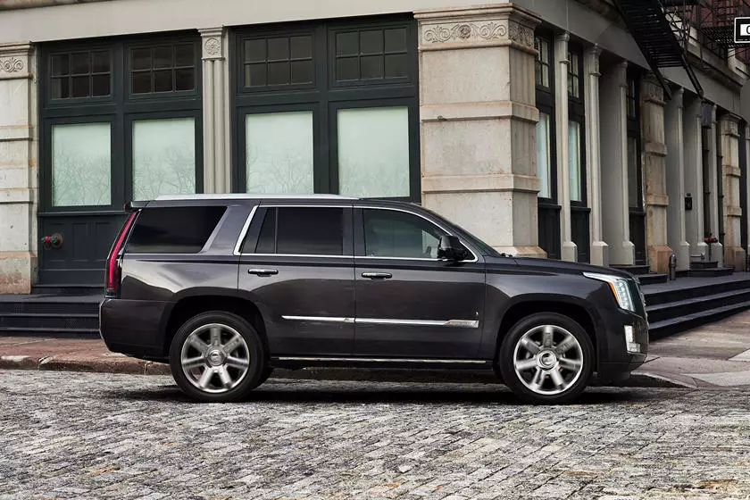 Ọgbọ na-abịa Cadillac Escalade nwere ọkụ ọkụ ọhụrụ 8225_2